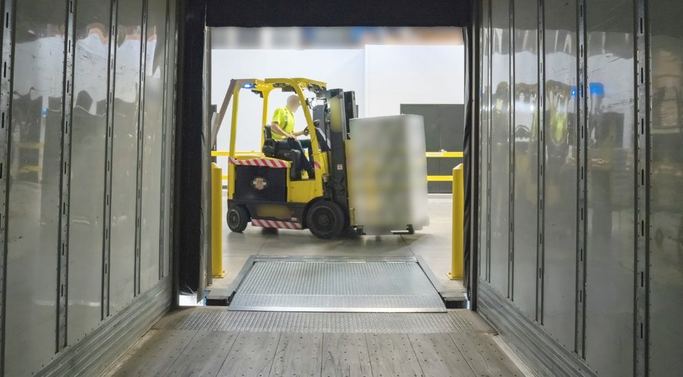 Smart AI light signal-controlled logistics during construction work.